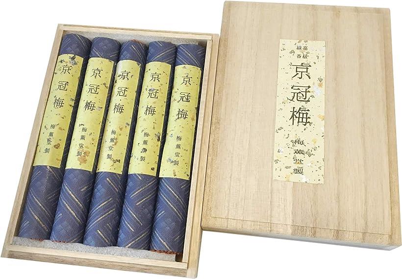 商品コード2b64ctuuhc商品名京冠梅 5把入桐箱/ 日本製 国産 淡路島 ばいくんどう 線香 お線香 御香 お香 家庭用 実用 仏壇ブランド梅薫堂・天然の沈香をベースに深みある香りに仕上げたお線香。嘉永三年（1850年）創業以来の伝統...