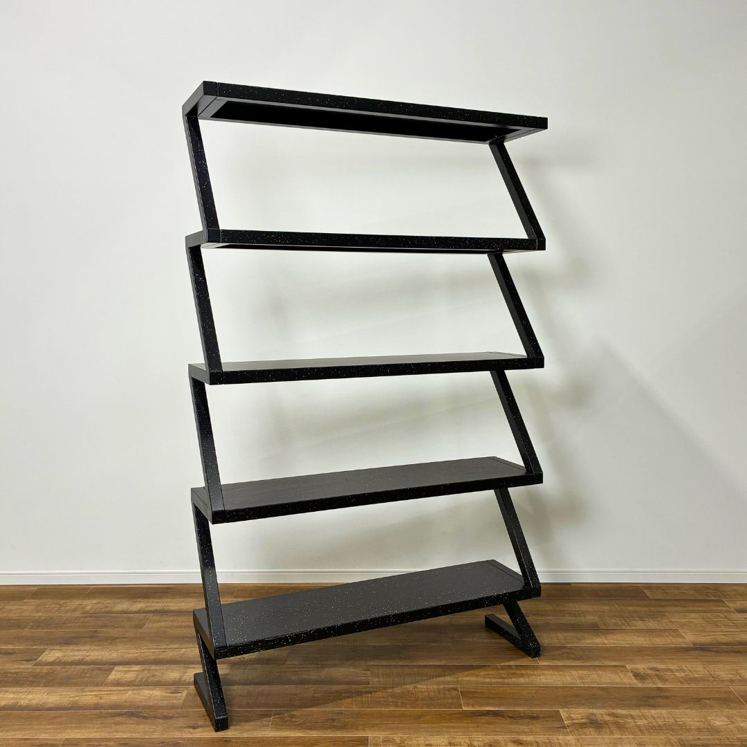 MAGIS の Bureaurama Shelf 5 です。 【商品状態】 ・棚板にキズがございます。 ・両端のフレームにキズがございます。 ・中古品につき、全体的に細かいキズや汚れがございます。 ・クリーニング済の商品となりますが、一部と...