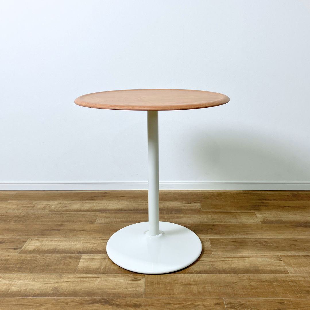 MAGIS の TV1020 PIPE TABLE です。 【商品状態】 ・未使用品ではございますが、製造時や移送時に発生した小傷などがございます。 ・商品の状態確認および撮影のため、開封しております。 ・色調は画面の性質上、実物と多少違い...