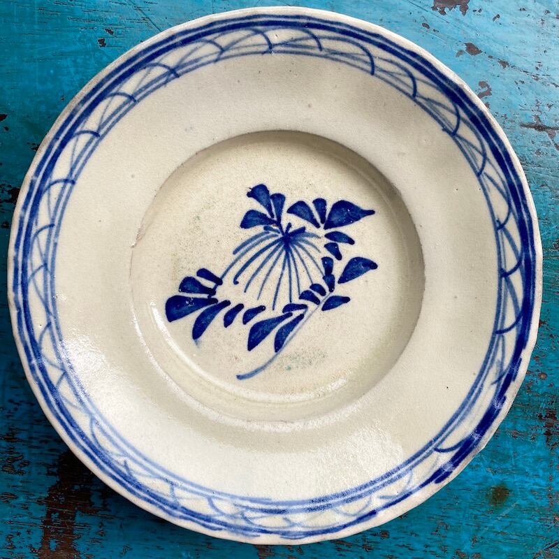 商品説明 生産地 ベトナム サイズ 画像にてご確認ください 素材 陶器 ご注意 ソンべ焼きは窯の中で重ねて焼くため、ぽつぽつとあとが残り、ひびや歪みがあるのが特徴です。 経年劣化よるカケ、ヒビ、シミ、ムラなどはビンテージ器の魅力としてご理解...