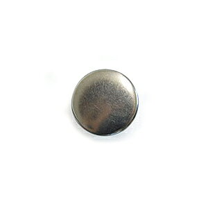 ●素材：真鍮●サイズ：14mm●内容：5個入り【商品の詳細】ジーンズによく使用されているデニムボタン（ネオバーボタン）です。ジーンズを始め、バッグや小物にもご利用頂けます。使うものはトンカチだけで、打ちつけると簡単につきますので、初心者の方...