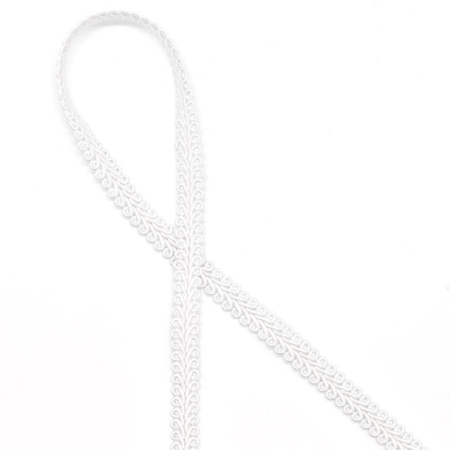 ●サイズ：約10mm●素材：レーヨン100%【商品の詳細】光沢感のあるシンプルで使いやすいレーヨンブレードです。舞台衣装やコスプレ衣装、インテリアなど様々な用途にお使いいただけます。【ご注意】・輸入商品の為、在庫切れの場合、次回入荷までにお...