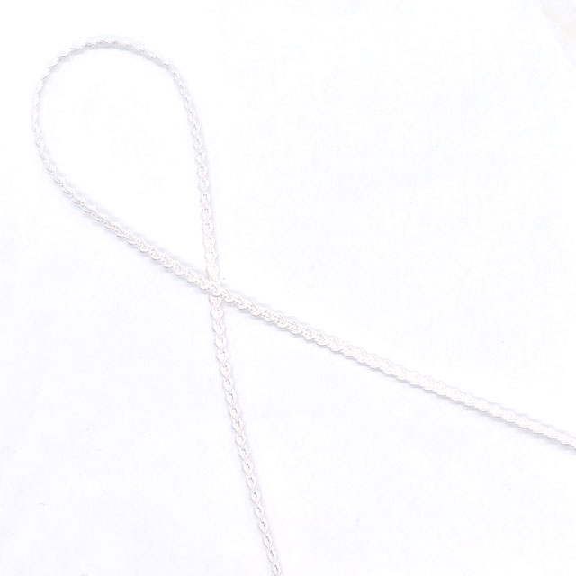 ●素材：レーヨン100％●サイズ：約3〜4mm幅※サイズはロットにより多少差があります。あくまで目安としてお考えください。【商品の特徴】細幅のレーヨンブレードです。鮮やかなカラー展開が特徴です。衣装の縁飾りだけでなく、カルトナージュなど小物...