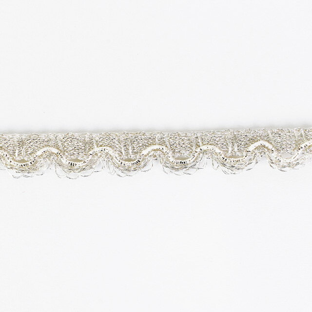 ●素材：ポリエステル35％　レーヨン65％●サイズ：約10mm幅【商品の詳細】衣装に最適な、高級感のあるラメブレードです。柄が上品で、遠くから見ても存在感があります。ドライクリーニング可【ご注意】海外からの仕入れの為、国内在庫が欠品すると次...