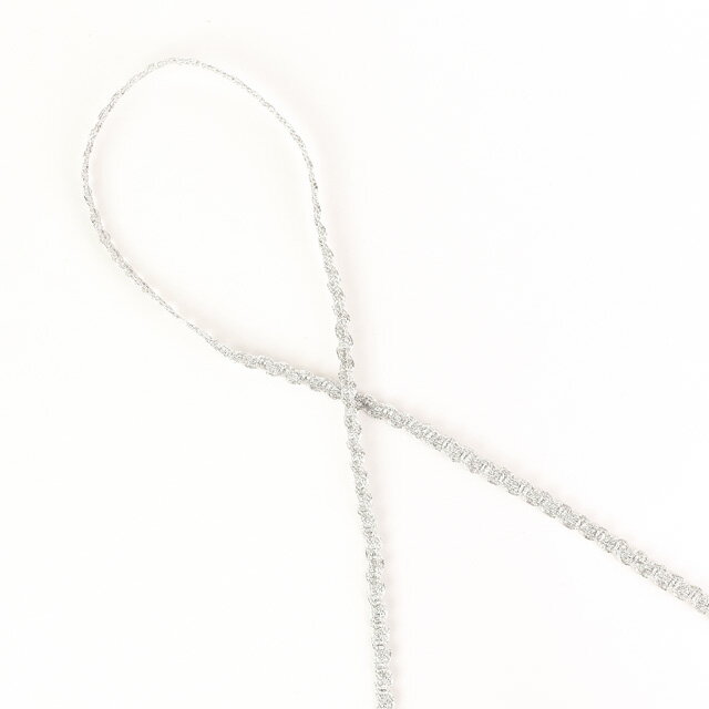 ●素材：ポリエステル35％　レーヨン65％●サイズ：約6mm幅【商品の詳細】衣装に最適な、高級感のあるラメブレードです。柄が上品で、遠くから見ても存在感があります。ドライクリーニング可【ご注意】海外からの仕入れの為、国内在庫が欠品すると次回...