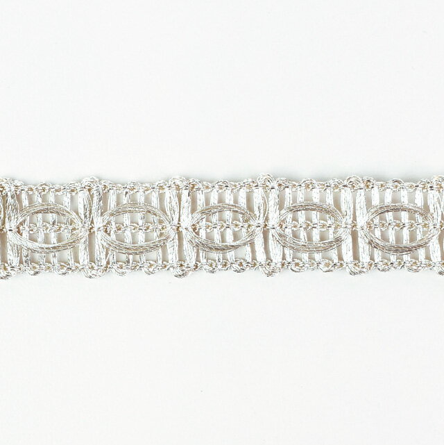 ●素材：ポリエステル35％　レーヨン65％●サイズ：約12mm幅【商品の詳細】衣装に最適な、高級感のあるラメブレードです。柄が上品で、遠くから見ても存在感があります。ドライクリーニング可【ご注意】海外からの仕入れの為、国内在庫が欠品すると次...