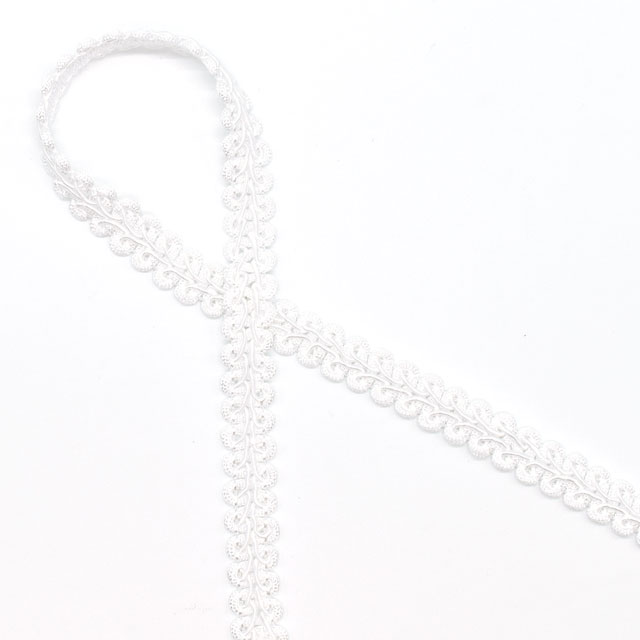 ●素材：レーヨン100％●サイズ：約14mm幅※サイズはロットにより多少差があります。あくまで目安としてお考えください。【商品の特徴】シンプルなレーヨンブレードです。衣装の縁飾りだけでなく、カルトナージュなど小物の装飾にもおすすめです。【ご...