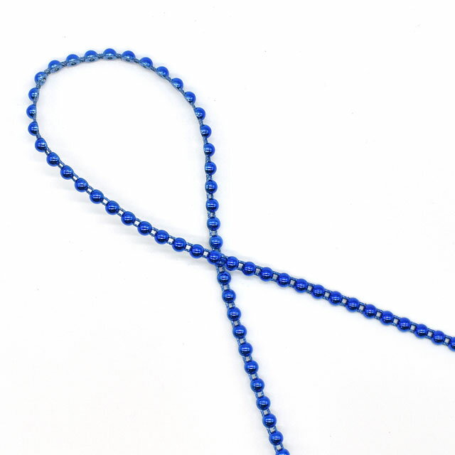 ●素材：ポリプロピレン●サイズ： パール直径 約4mm※サイズはロットにより多少差があります。あくまで目安としてお考えください。【商品の特徴】半円のパールが連なったブレードです。糸の部分を縫い付けるだけで簡単に取り付けることが出来ます。衣装...