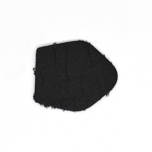 ●素材：牛革●サイズ：画像参照【商品の詳細】ダッフルコートの紐の付け根に付けるパーツです。【ご注意】本革ですので水濡れにご注意ください。【ご注文前に必ずお読み下さい】・表示価格は1枚の価格です。・ご覧になるディスプレイ環境により、実際のお色...