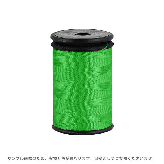 ●素材：ポリエステル100％●長さ：100m巻き●ミシン針：14〜16号【商品の詳細】厚地生地の縫製・皮革・袋物・靴・ステッチ・穴かがリに等に適した20番手のミシン糸です。強度があり、絹穴糸の用途と同様にお使いいただけます。また、タッセルづ...