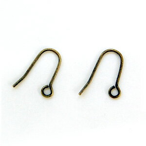 ●素材：真鍮メッキ加工●サイズ：約 15mm×12mm●内容：2個入り【商品の詳細】ピアスの土台パーツです。装飾を加えるだけで簡単にオリジナルアクセサリーをお作り頂けます。【ご注文前に必ずお読み下さい】・表示価格は1袋の価格です。・メッキが...