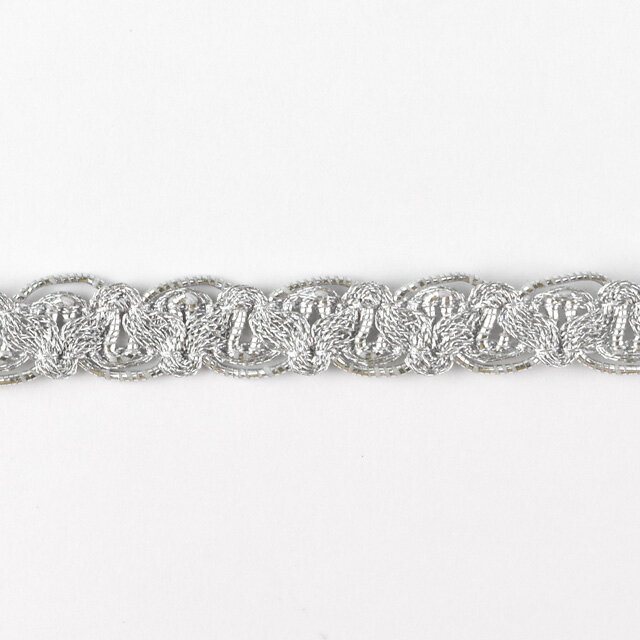 ●素材：ポリエステル35％　レーヨン65％●サイズ：約10mm幅【商品の詳細】衣装に最適な、高級感のあるラメブレードです。柄が上品で、遠くから見ても存在感があります。ドライクリーニング可【ご注意】海外からの仕入れの為、国内在庫が欠品すると次...