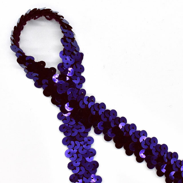 ●素材：塩化ビニール50％ アクリル40％ ゴム5％ ポリエステル5％●サイズ：約20mm幅※サイズはロットにより多少差があります。あくまで目安としてお考えください。●生産国：アメリカ【商品の特徴】伸縮性のあるシンプルなスパンコールブレード...