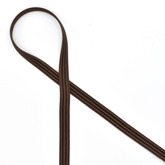 ●素材：レーヨン100％●サイズ：約11mm幅※サイズはロットにより多少差があります。あくまで目安としてお考えください。【商品の特徴】上品な光沢感のあるレーヨン素材のトリミングブレードです。厚みがあり重厚感があります。ジャケットの縁取りやパ...