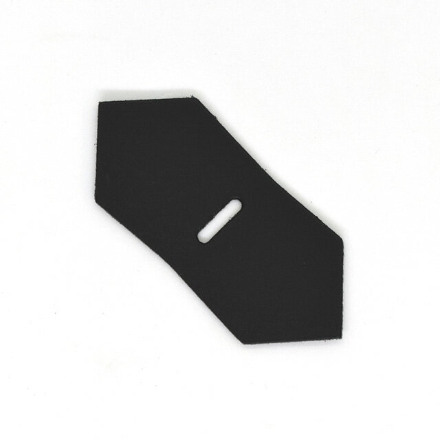 ●素材：合皮●サイズ：長さ約70mm×最大幅約30mm【商品の詳細】ダッフルコートの紐の付け根に付けるパーツです。【ご注意】合皮の性質上経年劣化がございます。【ご注文前に必ずお読み下さい】・表示価格は1枚の価格です。・製造ロット、ディスプレ...