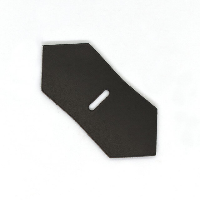 ●素材：合皮●サイズ：長さ約70mm×最大幅約30mm【商品の詳細】ダッフルコートの紐の付け根に付けるパーツです。【ご注意】合皮の性質上経年劣化がございます。【ご注文前に必ずお読み下さい】・表示価格は1枚の価格です。・製造ロット、ディスプレ...