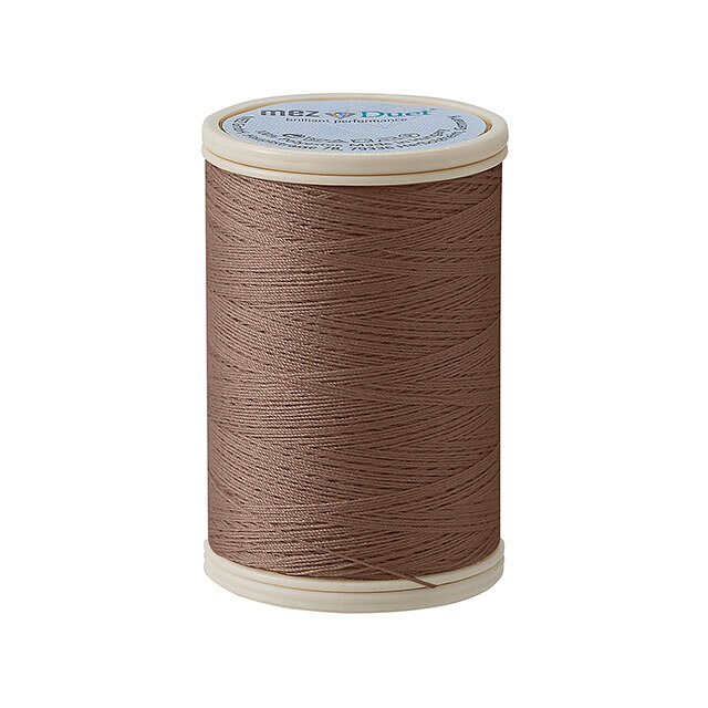 ●素材：ポリエステル100％●番手：60番●長さ：500m巻き●生産国：ハンガリー【商品の詳細】キルティングラインの印影がしっかりと出やすいキルティングにおすすめの糸です。長さ500mの大巻タイプです。強度にも優れ、滑りが良く縫いやすい糸な...