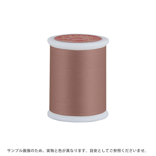 ●素材：ポリエステル100％●長さ：200m巻き【商品の詳細】光沢感と細くても強度のあるポリエステル100%のフィラメント糸です。スポーツウェアや、その他服地などの縫製にご利用いただけます。ご家庭でも使いやすい少量の200m巻きです。【誠に...