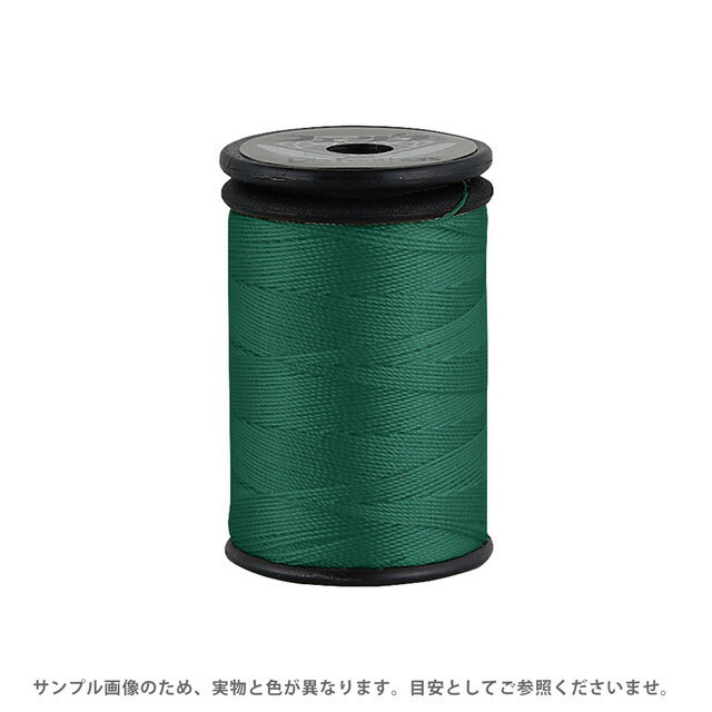 ●素材：ポリエステル100％●長さ：100m巻き●ミシン針：14〜16号【商品の詳細】厚地生地の縫製・皮革・袋物・靴・ステッチ・穴かがリに等に適した20番手のミシン糸です。強度があり、絹穴糸の用途と同様にお使いいただけます。また、タッセルづ...