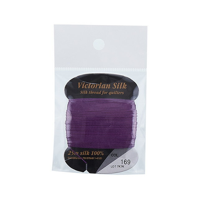 ●素材：絹100％●長さ：25m巻き●針：メリケン針4〜6号【商品の詳細】シルク特有の光沢感が美しい、絹100％の刺繍用糸です。一般的な穴糸（18番・6号程度）よりやや太めの糸です。ヴィクトリアンキルト・クレイジーキルトの刺繍、飾り縫いなど...