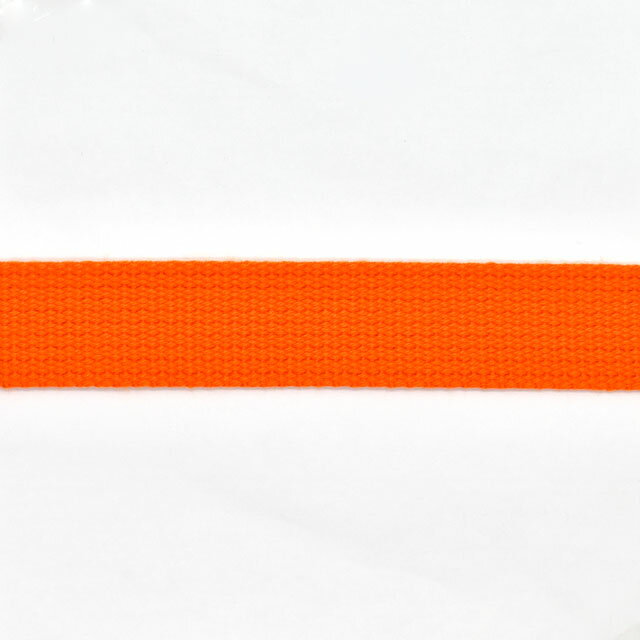 ●素材：アクリル100%●サイズ：約25mm幅/約2mm厚【商品の詳細】袋とじ織のカラーテープです。ソフトな肌触りなので入園入学などの子供用グッズにもおすすめです。25mm幅はお子様でも握りやすく、レッスンバッグ・上履き入れ、子供用のリュッ...