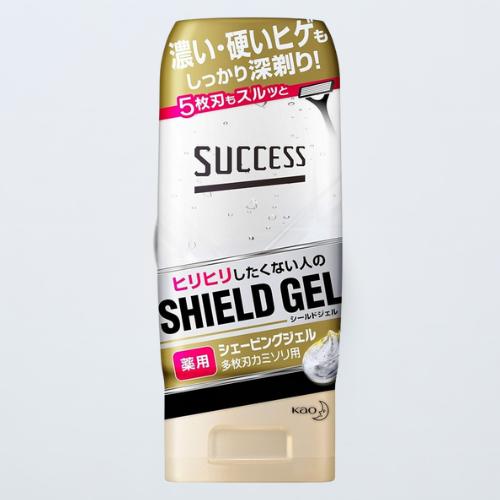 商品説明■　この商品について3枚刃以上の多枚刃カミソリ用。 ジェルが肌にしっかり密着して、何度剃っても刃1枚1枚のすべりが続く。ツルツルなめらか肌に。 たっぷり水分を含んだジェルがヒゲの芯までやわらかくして、根元から深剃り。 カミソリ負けを...