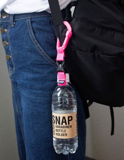 「カラビナ」と「ペットボトルフォルダー」が一体型になった商品 性別: ユニセックス大人