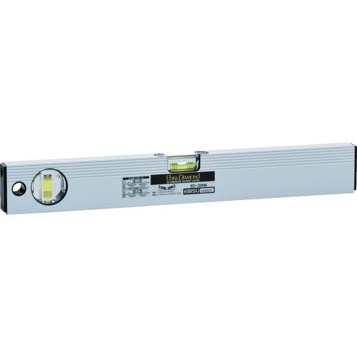 製造国:日本 実用性と機能性を兼ね備えたスタンダードな水平器です。 アルミ合金押出硬化処理 アルマイト・クリアー塗装仕上げ&amp;アルマイト・ポリエステル系粉体塗装仕上げ プロテクター付 / V溝付 / 水平気泡管付 / 垂直気泡管付