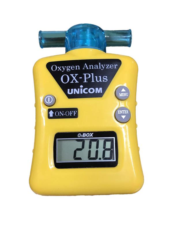 UNICOM 酸素濃度計 オーエックスプラス OX-PLUS『OX-プラス』は酸素濃度計本体にセンサーが内蔵されています。 本体はコンパクトで色々な場所でモニターが可能です。サイズ：122×78×40mm重量：175グラム電池：アルカリ単4...