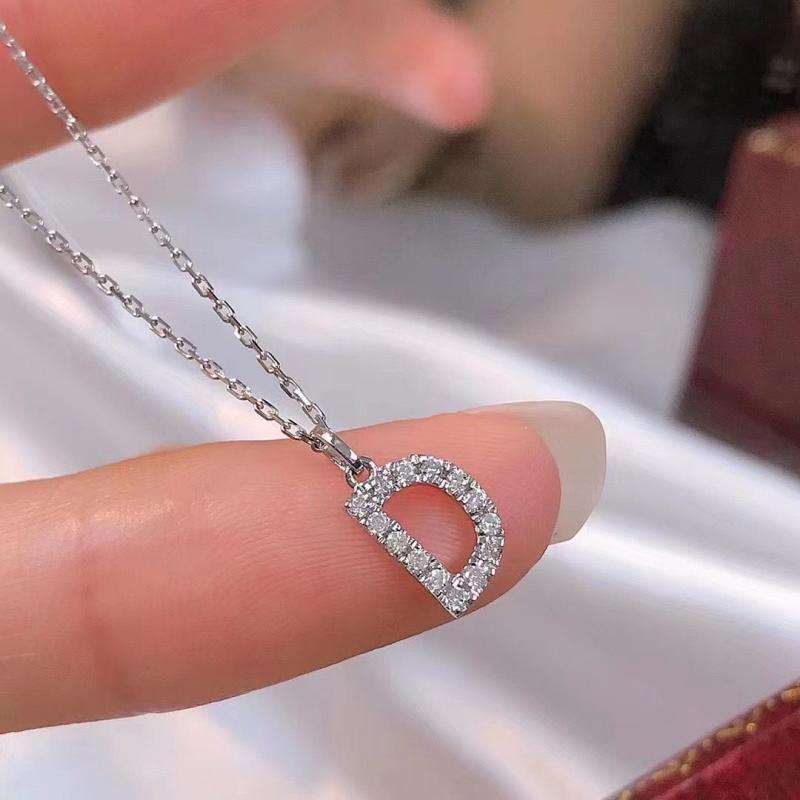 ・素材: 合金・加工技術: 電気メッキ・: アルファベット、数字、文字・チェーンの種類: 小豆チェーン・ペンダント素材: 合金・チェーン長さ: 約41cm～50cm・カラー展開: アルファベットA、アルファベットB、アルファベットC、アルフ...