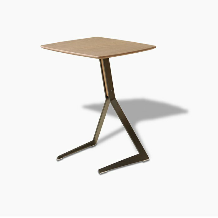 （サイズ） 幅44×奥行44×高さ59cm （材　質） 天板：ウォールナット突板 脚部：スチール（紛体塗装）サイドテーブル単品販売組立品(送　料)送料無料東北・北海道・沖縄・離島に関しては別途送料かかります。 注意事項・商品画像は、モニター...