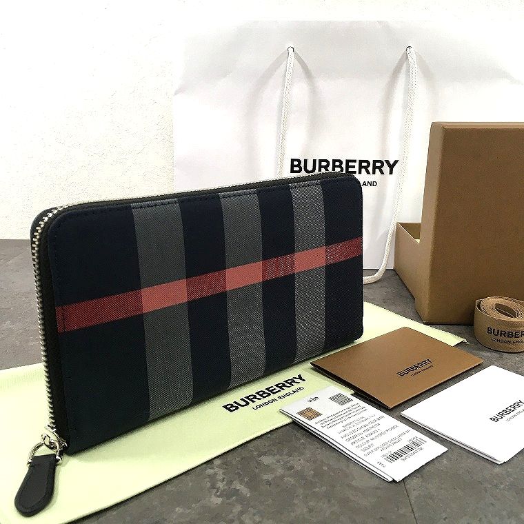 商品情報素材/材質キャンバス×レザーサイズ/寸法W19cm・H10.5cm・D2cm商品説明管理番号：236ブランド名：バーバリーランク：Sカラー：ネイビー素　材：キャンバス×レザーサイズ：W19cm・H11cm・D2cm---------...