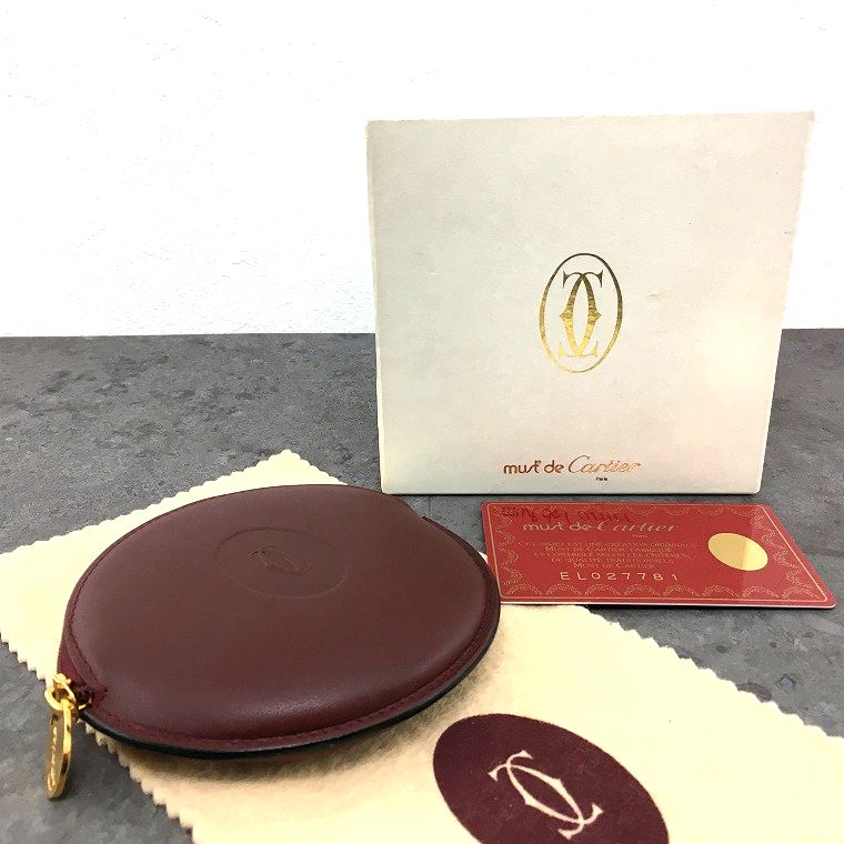 管理番号：111 ブランド名：カルティエ ランク：S カラー：ボルドー 素　材：カーフレザー 品　番：L3000111 サイズ：W10cm・H10cm・D1.5cm ------------------ 小銭×1 外ポケット×1 -----...