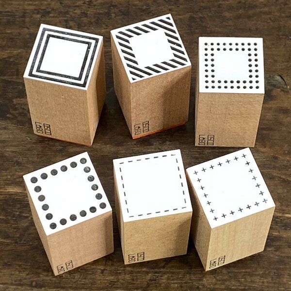 OSCOLABO(オスコラボ) ワク×モヨウスタンプ 四角 シンプルなカタチとモヨウがあそびゴコロを引き出す シンプルなデザインですが、 使い方次第でいろいろ活用できるスタンプです。 縁取りをしたり、文字と重ねたり。 繰り返して押すことで ...