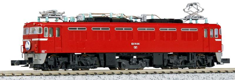 KATO Nゲージ ED76 0 後期形 3013-4 鉄道模型 電気機関車55号機以降の下枠交差形パンタグラフ (PS102C)を装備した後期形を製品化。交流機特有の複雑な屋根上配線を金属線＋緑色碍子でリアルに再現。国鉄時代に見られた白H...