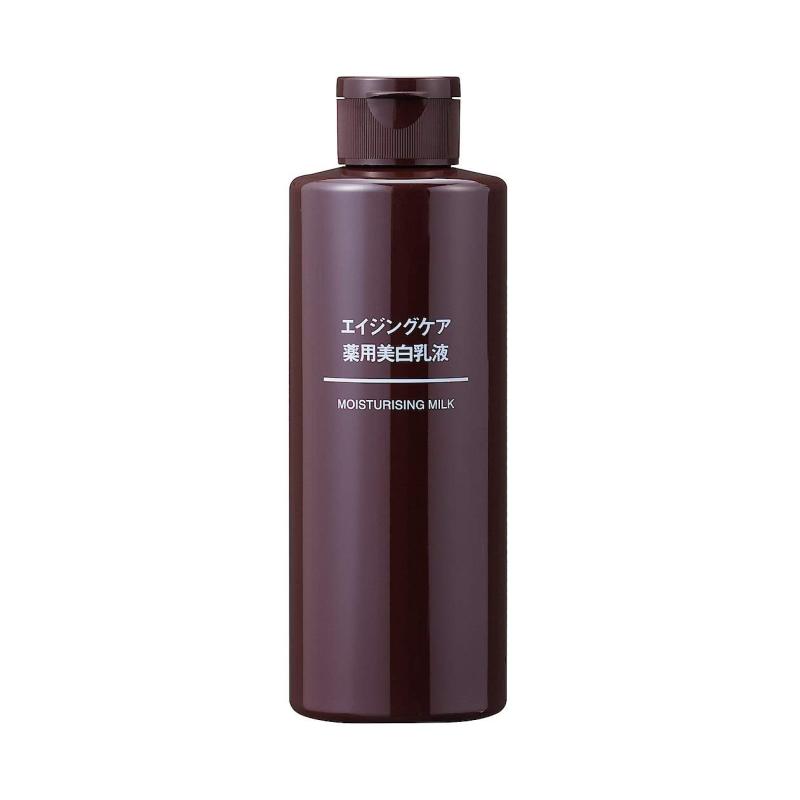 無印良品 エイジングケア薬用美白乳液 200mL 82926866原産国:日本内容量:200mlスキンタイプ:ノーマル岩手県釜石の天然水を使用したスキンケアシリーズです。有効成分として、ビタミンC誘導体配合でメラニンの生成を抑え、シミ・ソバ...