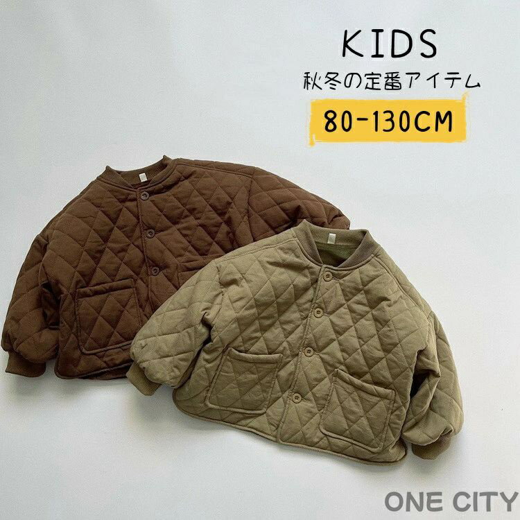 この可愛いベビー用コートは、秋冬の通学や通園に最適な防寒着です。 もこもことしたデザインが特徴で、厚手の素材が寒い季節でもしっかりと暖かさを保ちます。 ショート丈で動きやすく、小学生のお子様にもぴったりです。 女の子向けのキュートなデザイン...