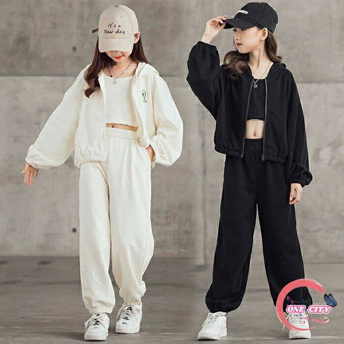 商品名：キッズセットアップ 素材：ポリエステル カラー：ブラック、ベージュ 生産国：中国 セット内容：2点セット【トップス+パンツ】 サイズ：120cm/130cm/140cm/150cm/160cm/170cm ※平置き採寸となりますので...