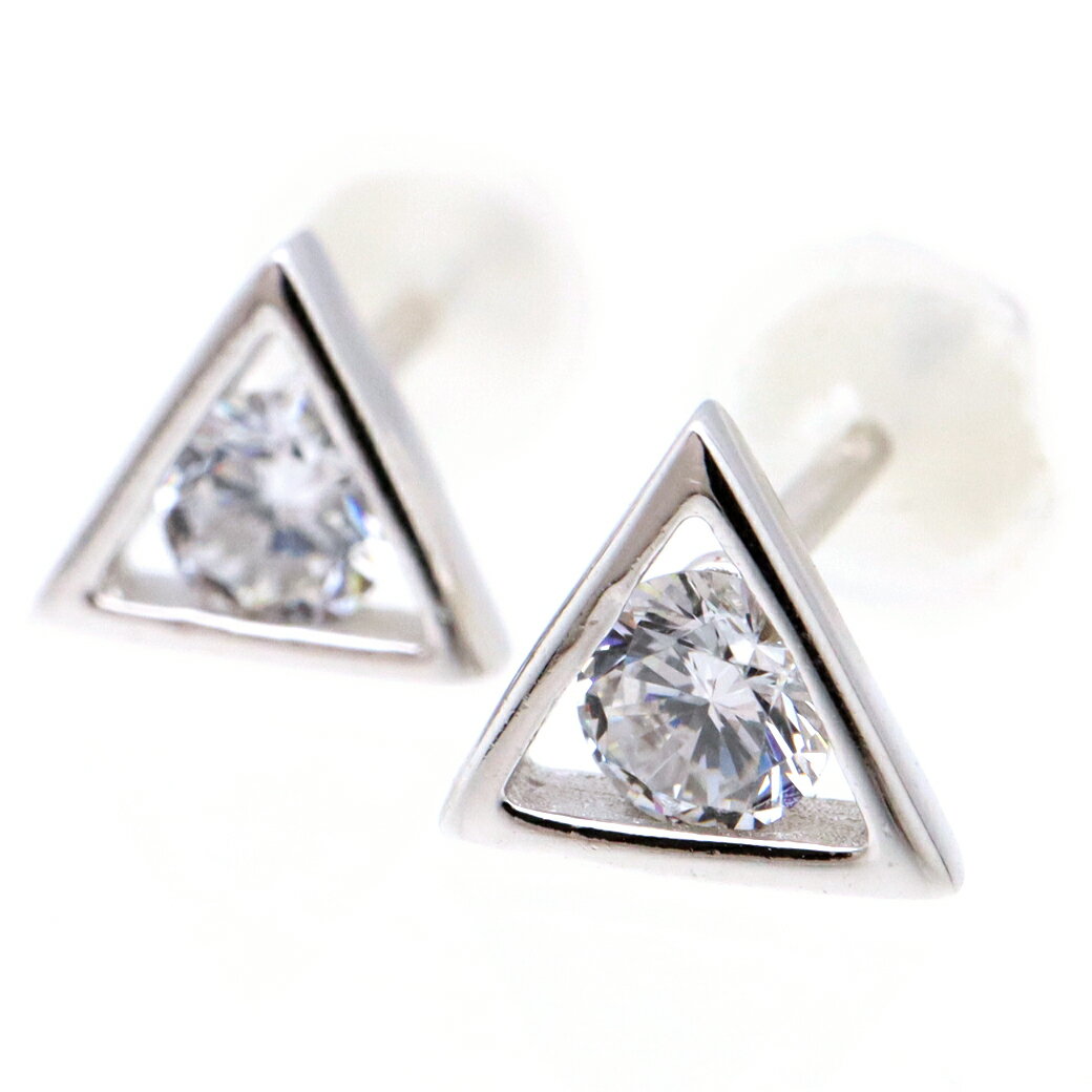 【 商品詳細 】 〇素材 主石：ダイヤモンドCZ キュービックジルコニア 地金：SV925 シルバー (刻印有) 〇サイズ トップサイズ：5×5mm ポスト長さ：10mm ポスト太さ：0.8mm 【 ワンポイント 】 ・ダイヤモンドやスワロ...