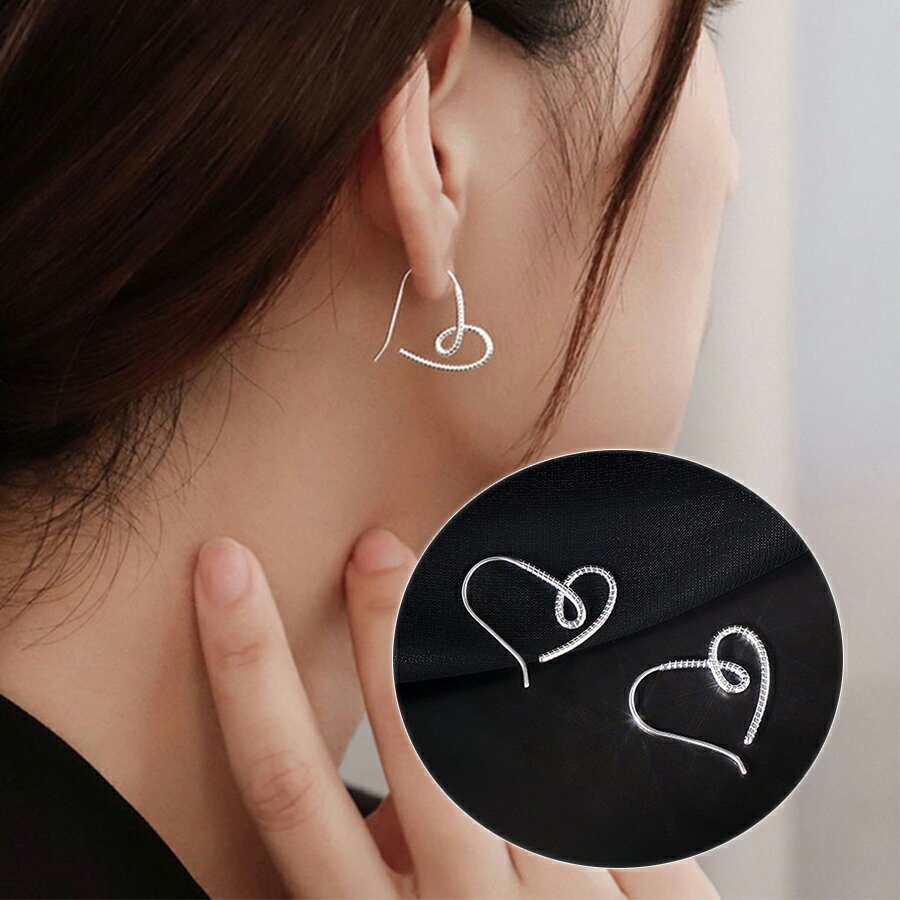 アイテム説明 商品説明 存在感のある一筆書きのハートのフォルムが魅力的なピアス。 どんなファッションにも合わせやすく、 年齢問わずお楽しみいただけます。 素材 合金中国製 カラー シルバー サイズ ［FREE］ 大きさ：2.2×1.5cm ...
