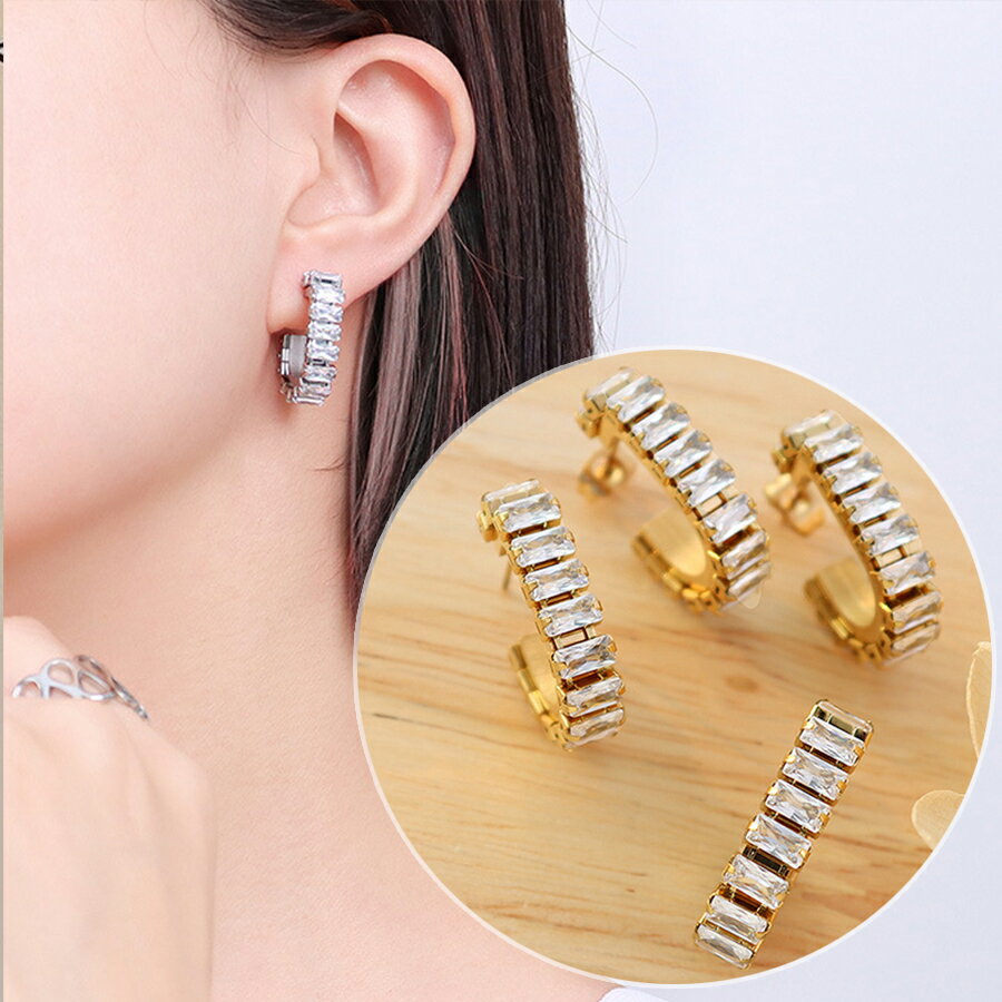 アイテム説明 商品説明 大きめのサイズで存在感があり、華やかな印象を与えてくれる。 存在感がありながらも、日常使いにもオケージョンシーンにも 合わせやすいデザインとなっております。 素材 サージカルステンレス,ジルコニア中国製 カラー シル...