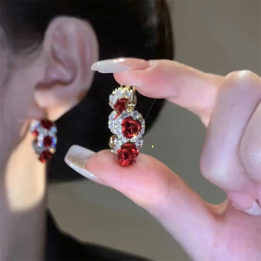 アイテム説明 商品説明 大人の甘さを惹き立てる、ビジューデザインピアス。 やわらかい輝きが上品で女性らしい雰囲気を放ちます。 普段使いはもちろん、特別なシーンにもお使いいただけます。 素材 合金,ジルコニア中国製 カラー レッド サイズ ［...