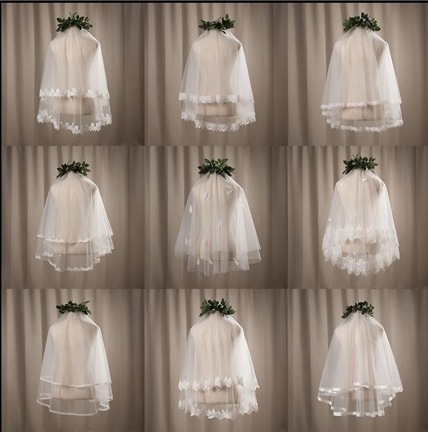 【素材】チュール 【カラー】オフホワイト 【つけ方】コーム、ヘアピンで付け。コーム、ヘアは含まれておりません。 【サイズ】 1.5m *1.5m 【配送方法】 メール便 ※「メール便」は代金引換や日時指定 は出来ません ※小物やドレスなどそ...