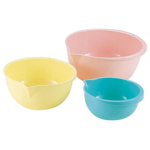 ■抗菌樹脂を使用した目盛付のボールです。内側に500cc単位の目盛りがついています■食器洗浄機、電子レンジにご使用できます■耐冷温度：-20度 耐熱温度：120度MS104サイズ：幅192×奥行177×高さ84mm、内径160×深さ78mm...