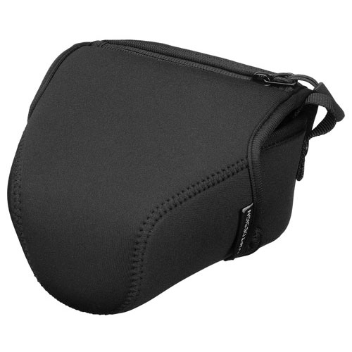 ■水に強く伸縮性とクッション性の高い5mm厚の合成ゴムをクッション材に採用した立体構造のカメラジャケット■レンズのガード部分があることで、カメラの形状にフィットしスリムにカメラを保護します■背面のポケットには外したレンズキャップやメモリーカ...