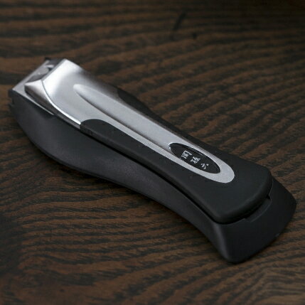 予告なくパッケージ・仕様が変更になることがございます。予めご了承ください■足の硬い爪も切りやすいストレート刃■足の爪を切るときも持ちやすい大きな形状、大きなヤスリ付HC1801材質：　刃部：ステンレス刃物鋼　テコ：亜鉛ダイカスト(クロムメッ...