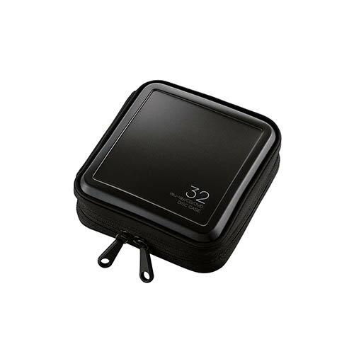 ■Blu-ray/CD/DVD Discを全方位からしっかり保護できる。きめが細かい不織布を使用した、32枚Discが収納可能なBlu-ray/CD/DVD対応ファスナーケース■全方位からBlu-ray/CD/DVD Discを守るファスナ...
