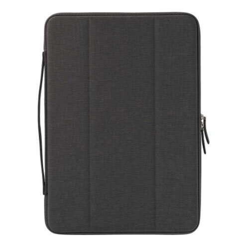 ■開閉しやすいダブルファスナー■持ち運びに便利なハンドル付き■内側の起毛素材がやさしく保護SZCFC152001BK本体寸法/重量：約W290×D34×H405mm/470gPC収納部内寸：約W260×D27×H380mm材質：EVA、ポリ...