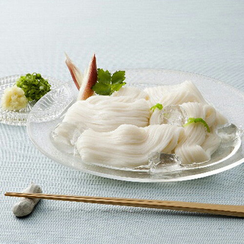 三輪素麺50g×12今も昔ながらの三輪づくり、手延べづくり。伝統を受け継ぐ老舗の味です。涼味をそそる透明感、強いコシとなめらかな喉ごし、そして素麺を熟成させることで生まれるオリジナルブレンドの小麦の香り。今も昔も変わることなく一本一本丁寧に...