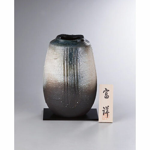 ■黒敷板・立札付■信楽焼の花瓶。信楽の土味でもある白泥に艶やかな青釉をあしらいさわやかな花瓶に仕上げました。花が生きる花瓶です。■様々な用途/年代の方にご利用いただけます。ギフト プレゼント ギフトセット セット 詰め合わせ 贈答品 手土産...